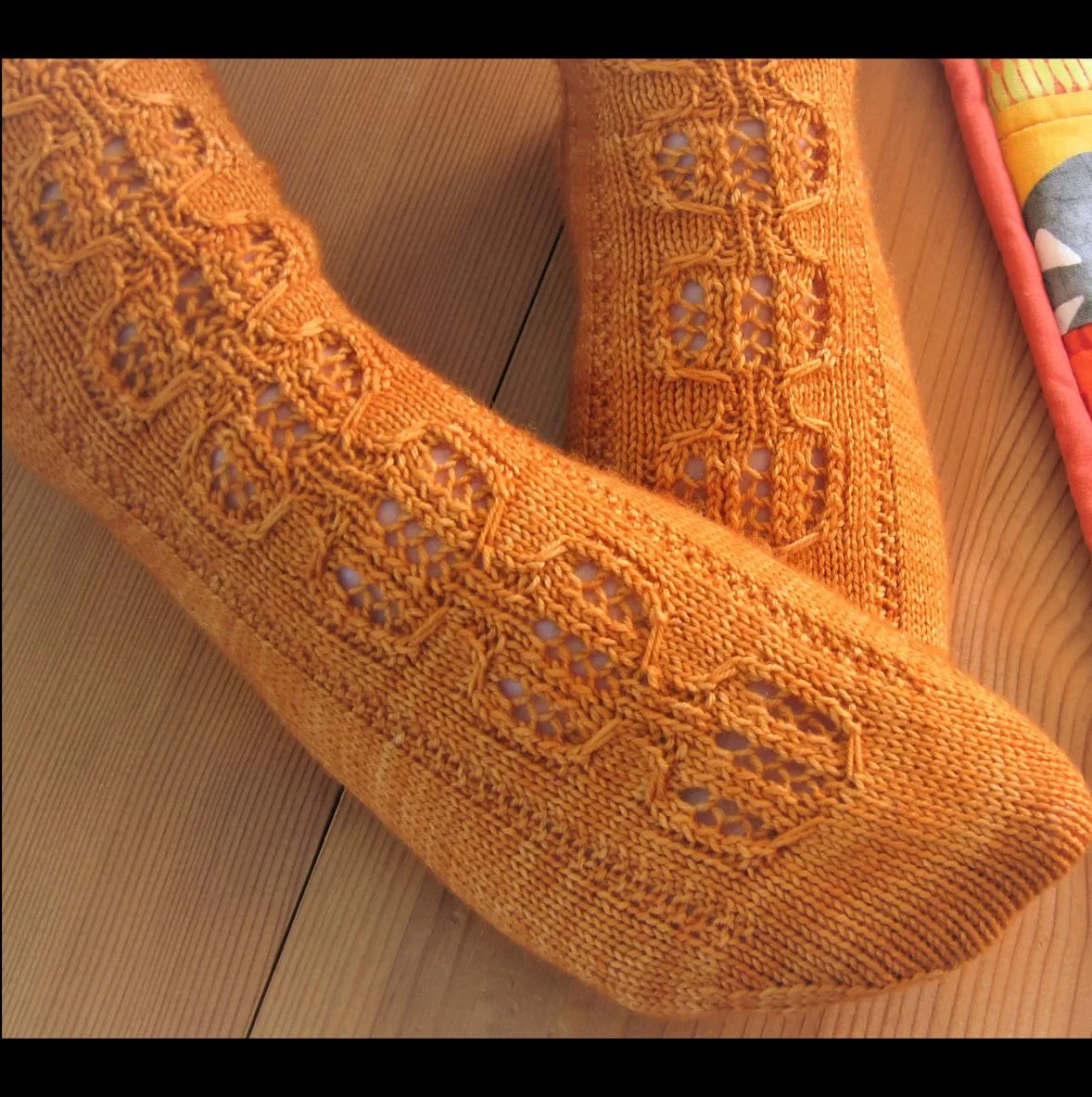 Free Knitting Pattern | Pumpkin Socks